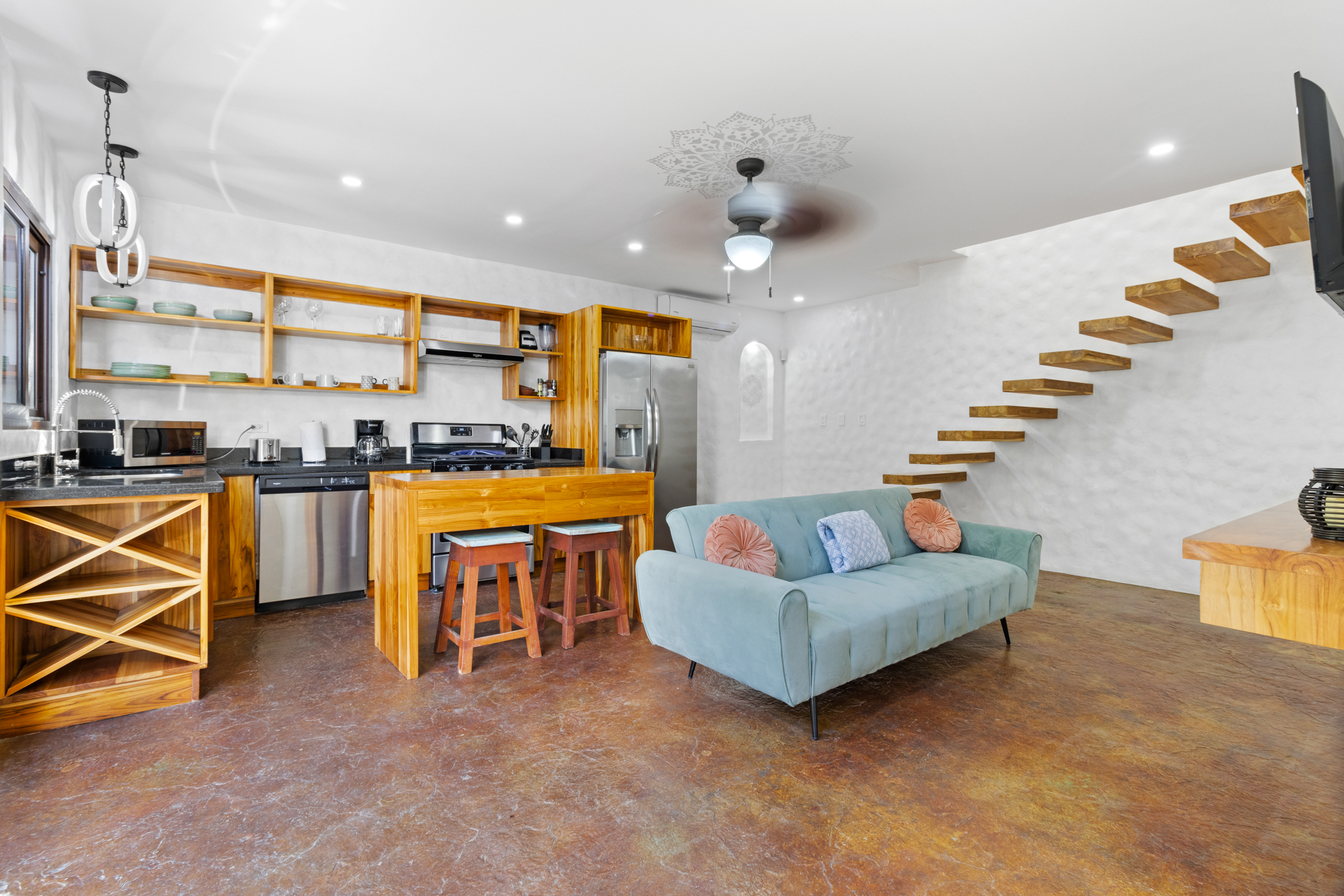 Casa Estrella, Located in the Vibrant Surfside of Playa Potrero