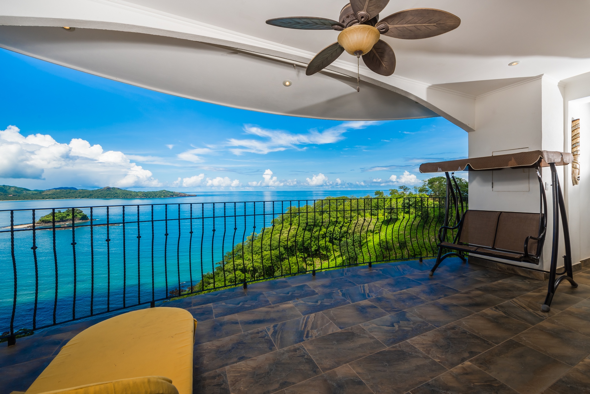 Flamingo Towers Penthouse #32, Ocean View, Playa Flamingo