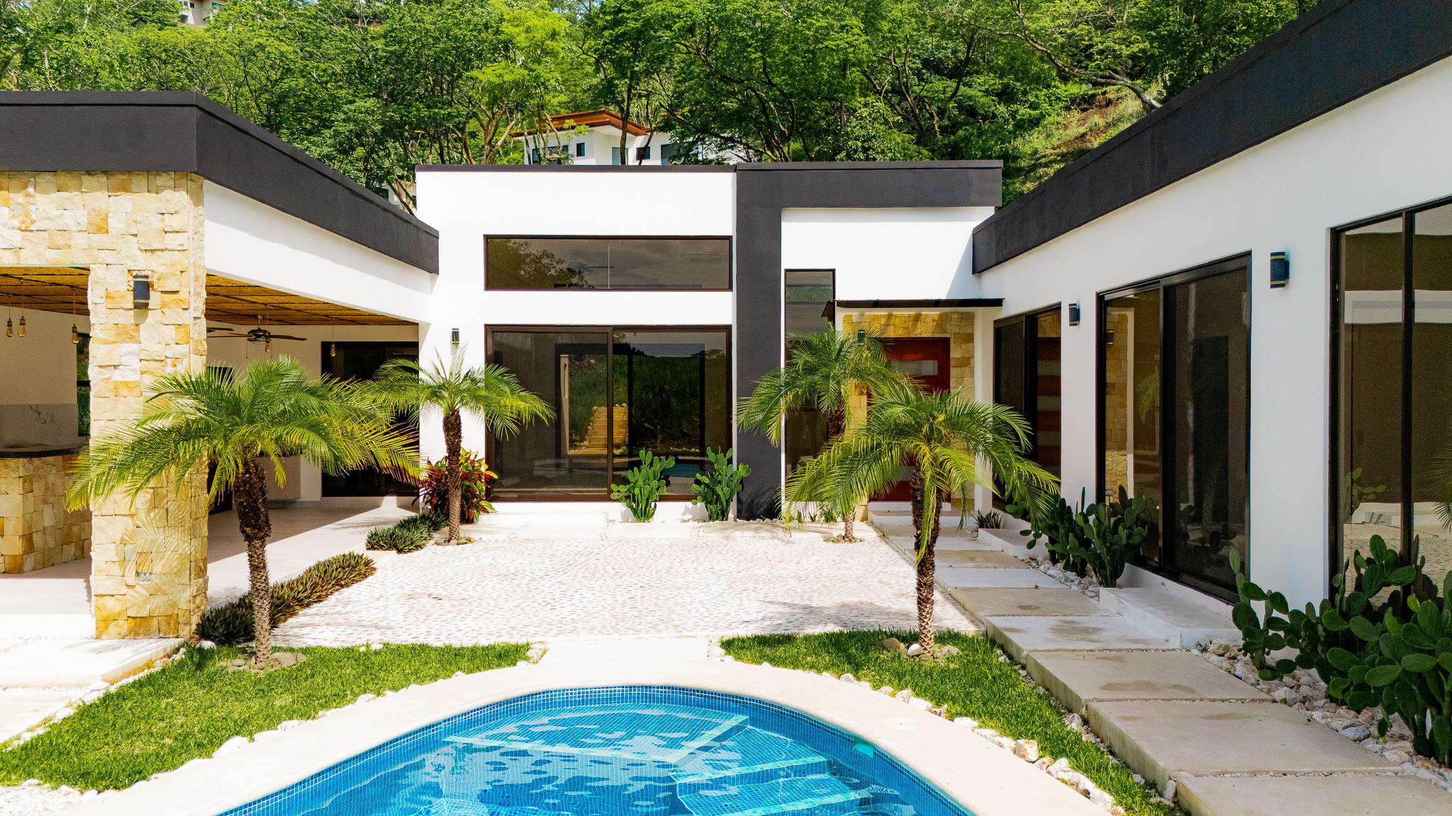 Casa Moderna- Playas del Coco - Flamingo Beach Realty Costa Rica